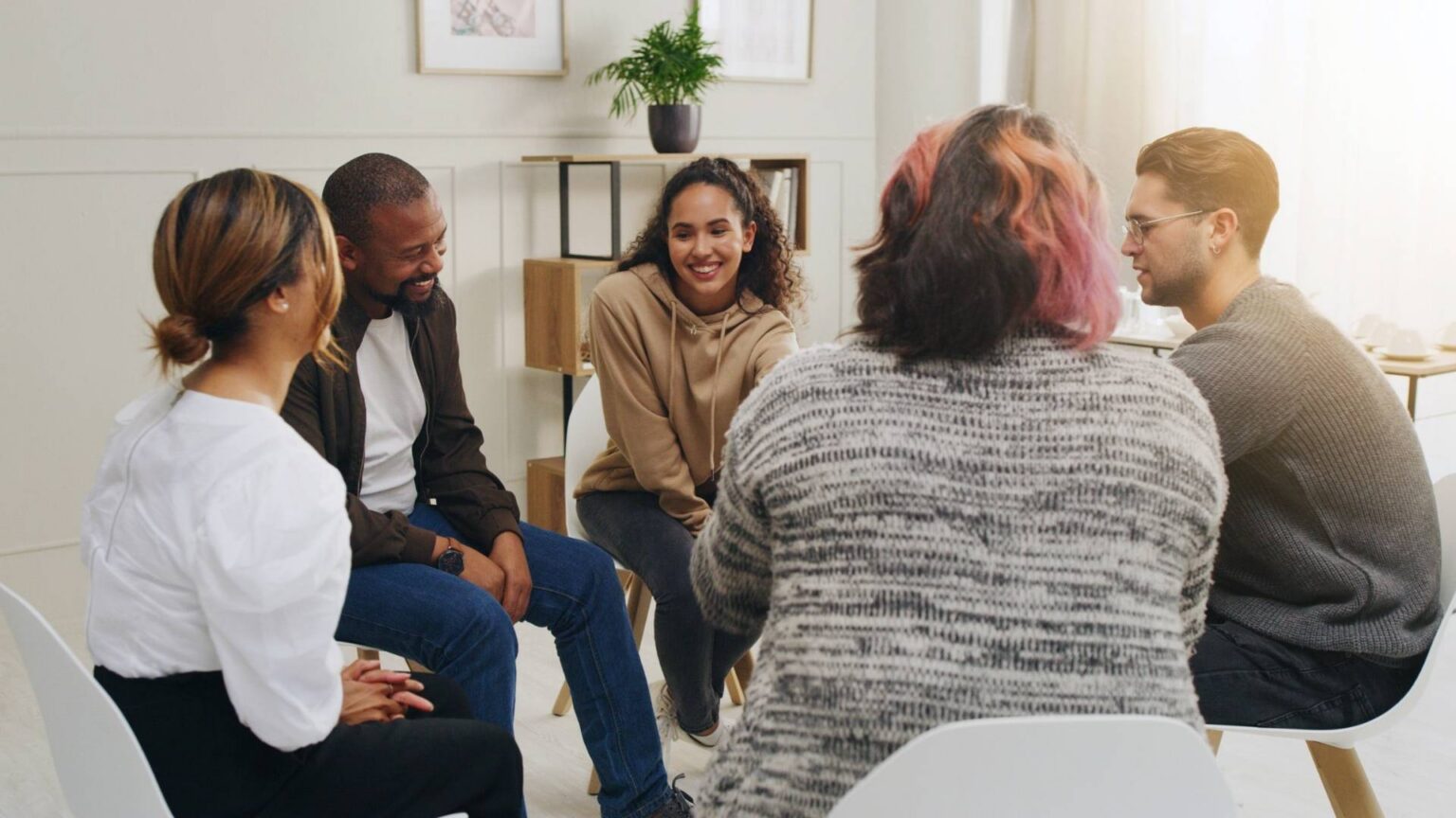 Recovery Meeting Topics: 15 Possible Ideas So You Know What to Expect